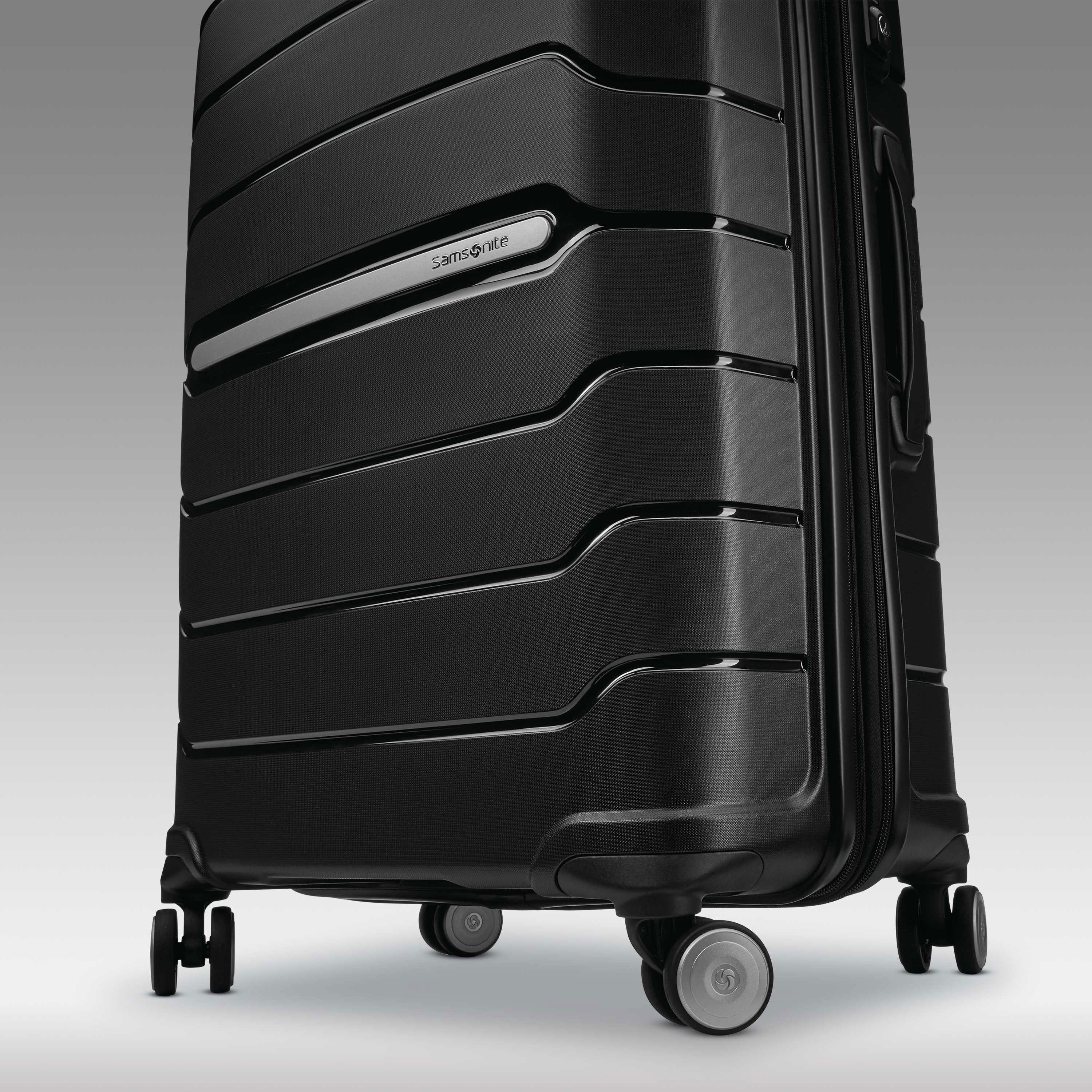 Freeform Large Spinner | Large Checked Luggage | Samsonite