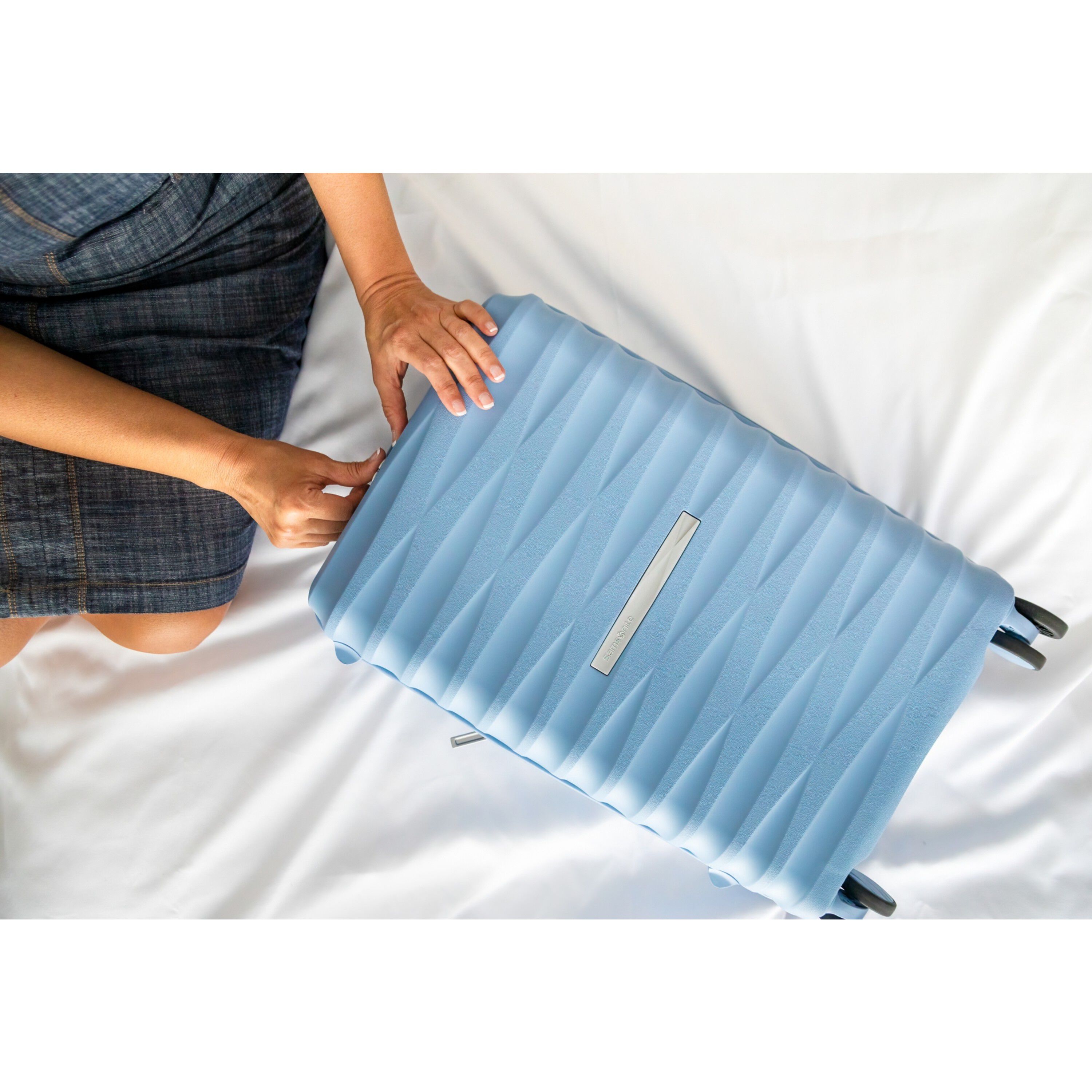 Voltage DLX Carry-On Spinner | Luggage | Samsonite