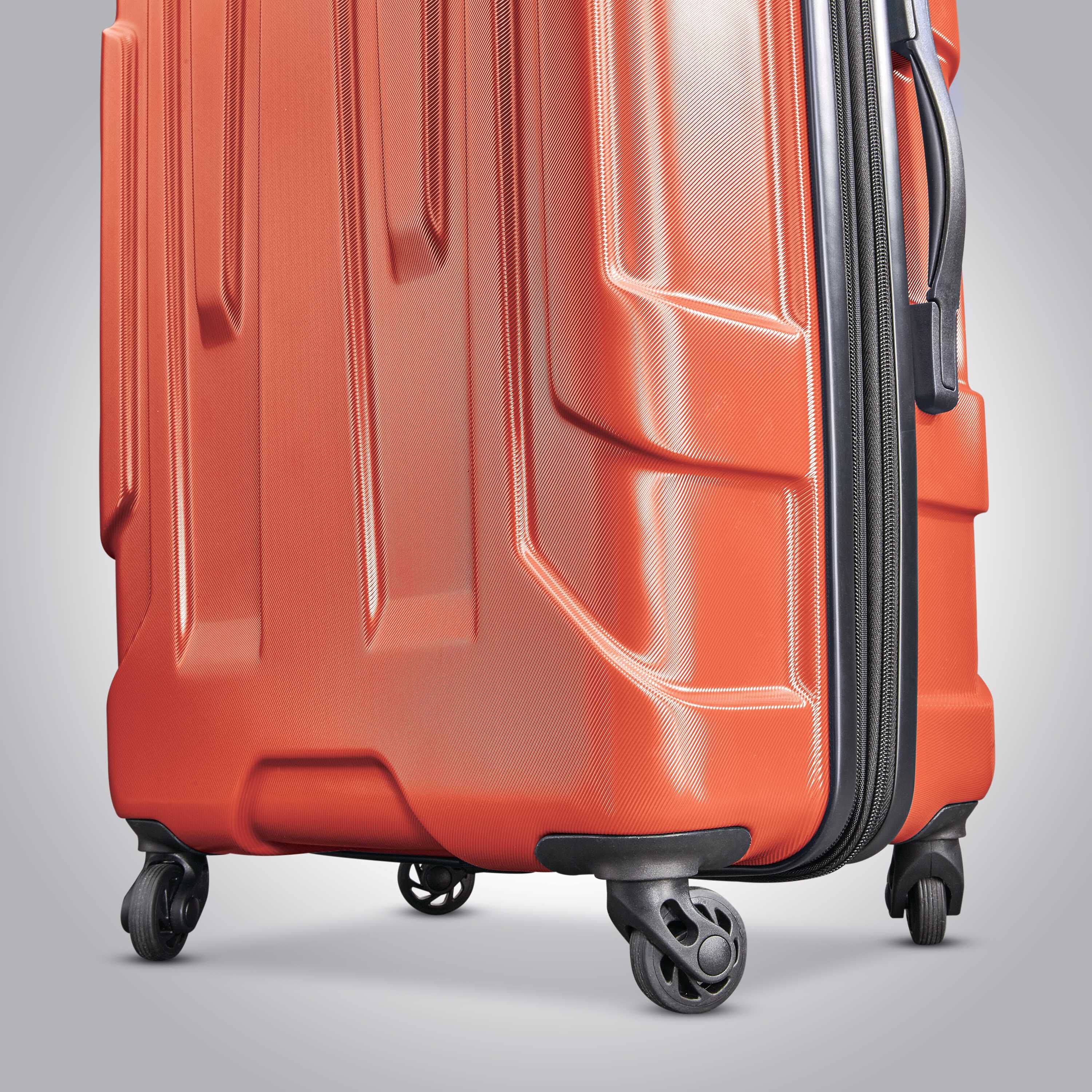 Samsonite Centric 24" Spinner